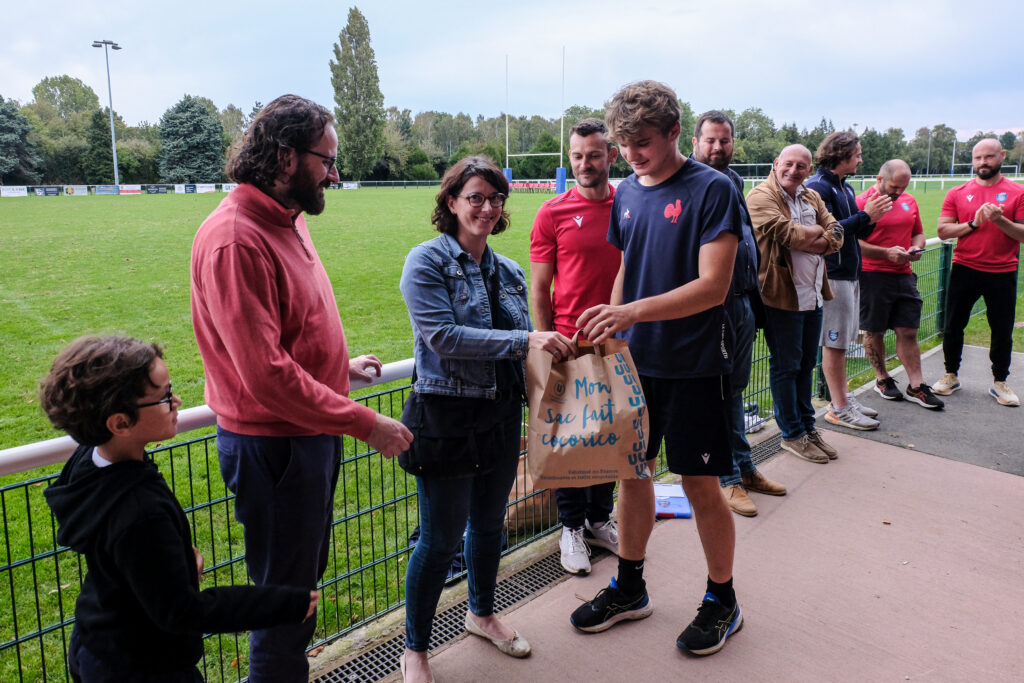 Remise de la dotation aux stagiaires du CEL